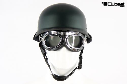 Stahlhelm olivgrün mit Motorradbrille klassisch chrom getönt ...
