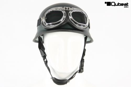 Stahlhelm olivgrün mit Motorradbrille klassisch chrom getönt ...