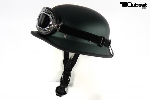 Stahlhelm olivgrün mit Motorradbrille klassisch chrom getönt ...