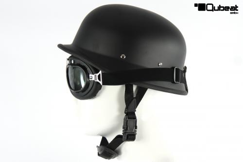 Stahlhelm schwarz matt mit Motorradbrille klassisch schwarz getönt ...